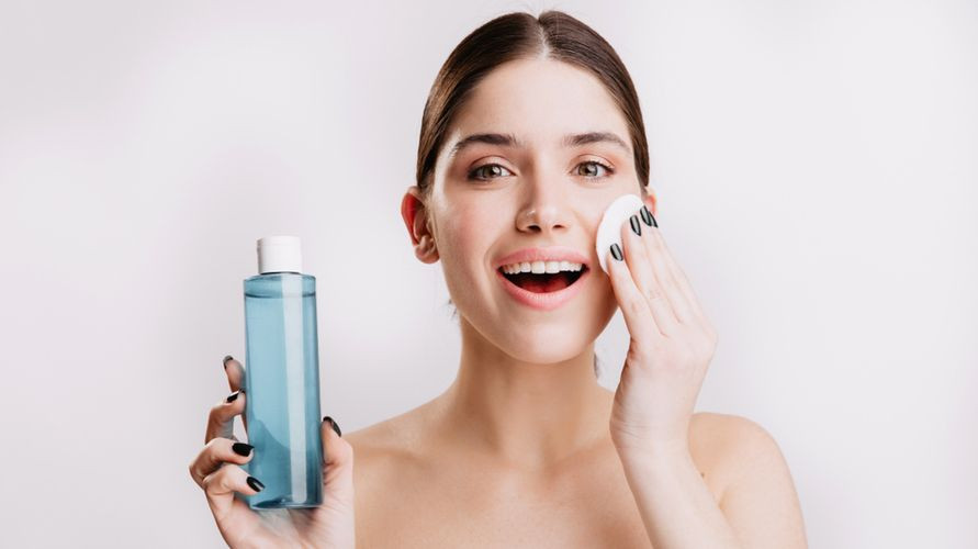 Review Toner Wajah: Kapan dan Bagaimana Menggunakannya - Bedak Halal Review Toner Wajah: Kapan dan Bagaimana Menggunakannya - Bedak Halal